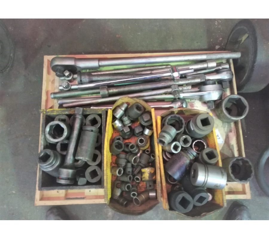 Lot de douilles camion + Clés racagnac et rallonge | Faillites.info