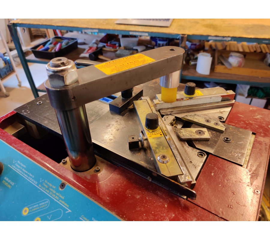 Assembleuse Cassese 486 ultra | Faillites.info